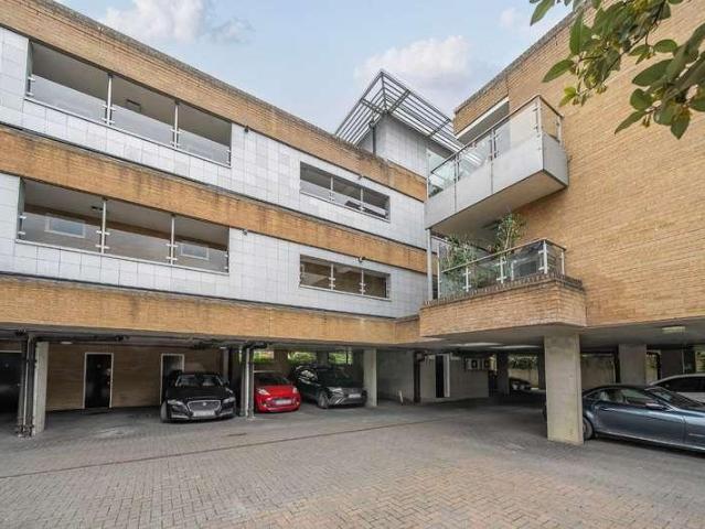 2 bed flat for sale
