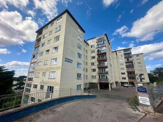2 bed flat for sale