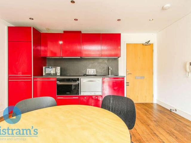 2 bed flat for sale