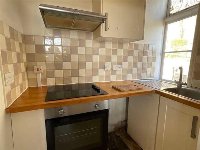 2 bed flat for sale