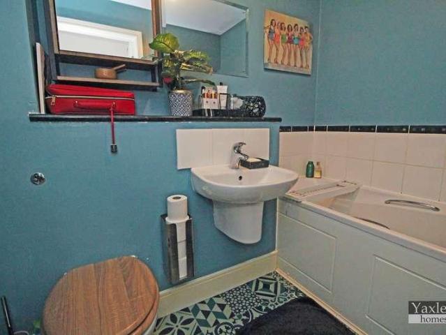 2 bed flat for sale