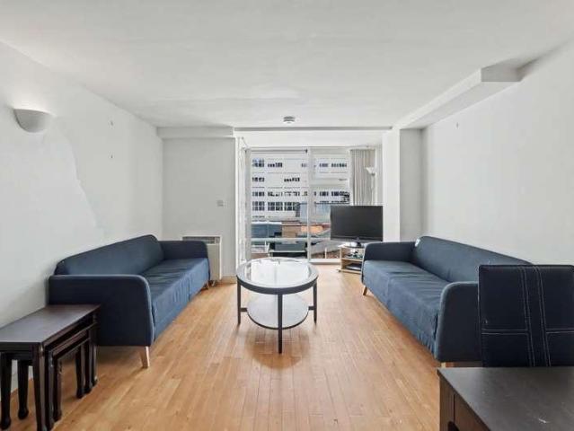2 bed flat for sale
