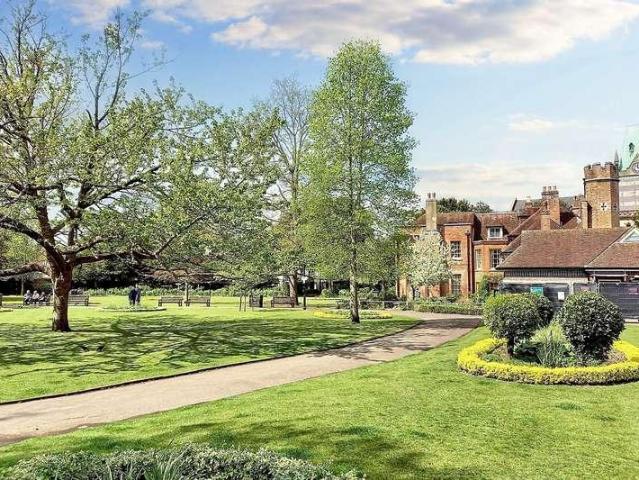 2 bed flat for sale
