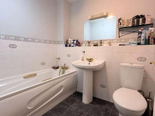 2 bed flat for sale