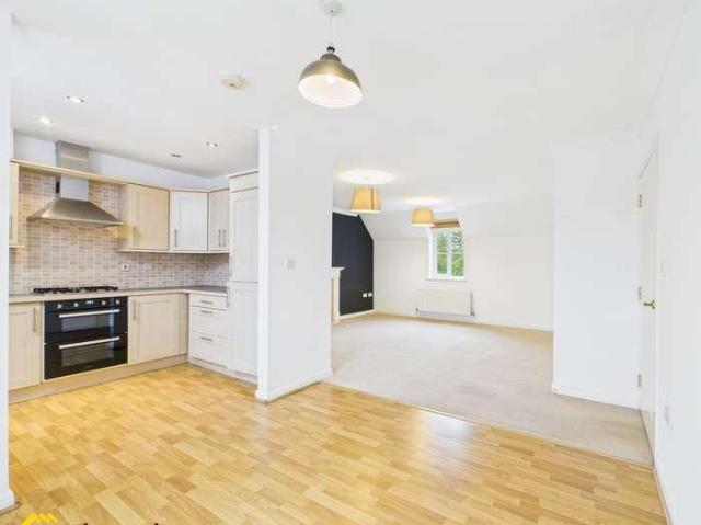 2 bed flat for sale