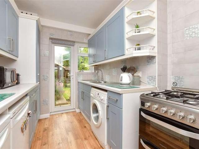 2 bed flat for sale