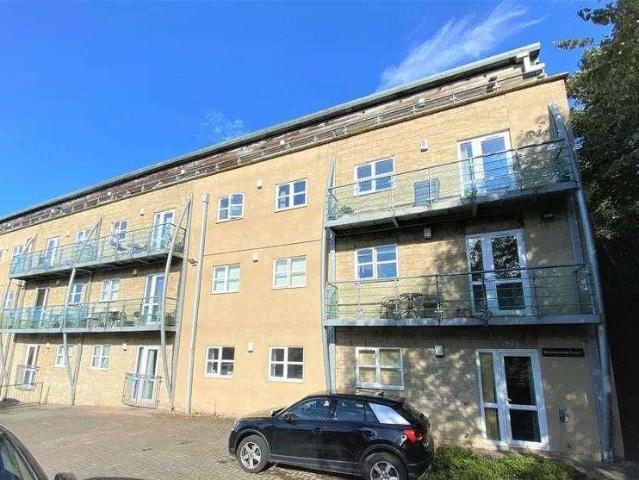 2 bed flat for sale