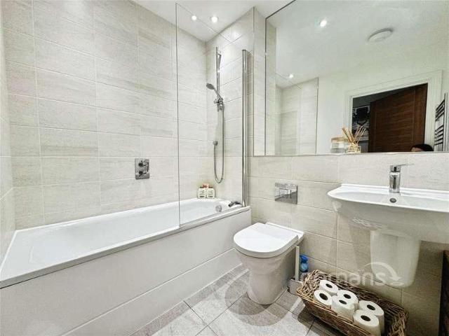 2 bed flat for sale