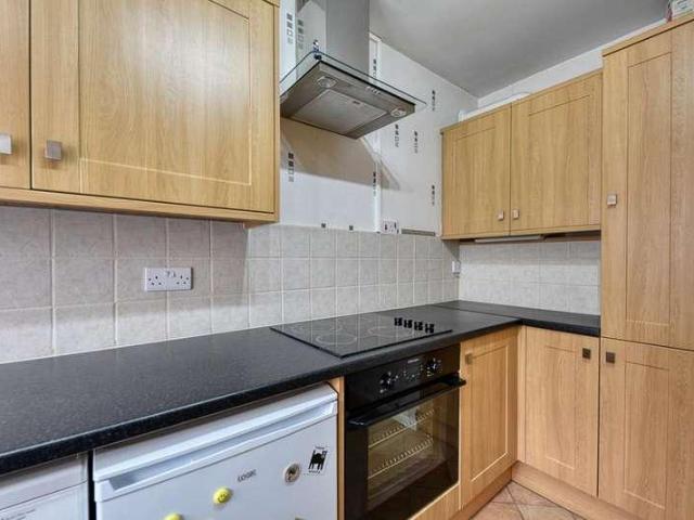2 bed flat for sale