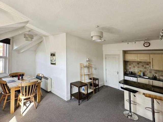 2 bed flat for sale