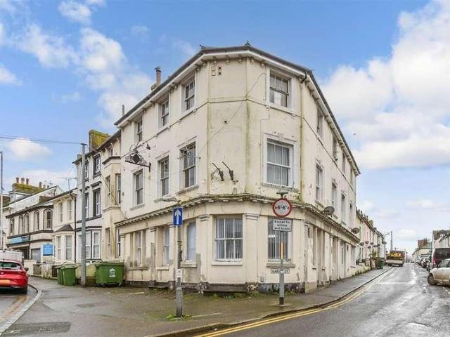2 bed flat for sale