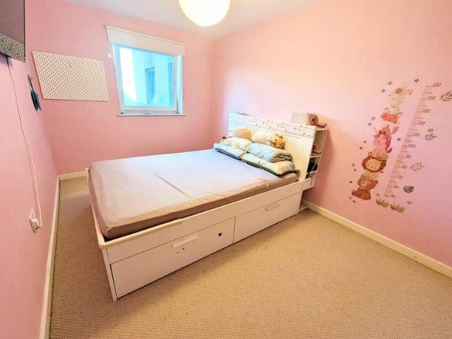 2 bed flat for sale