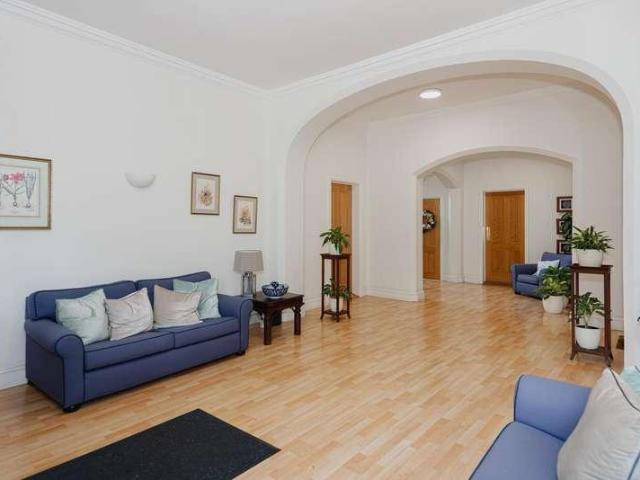 2 bed flat for sale