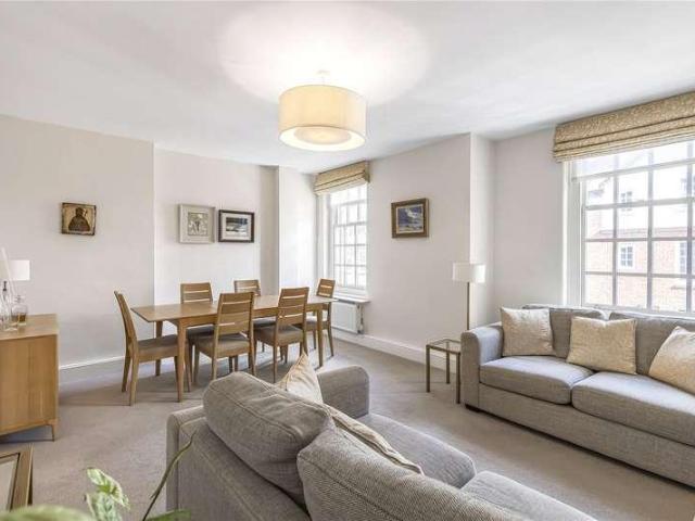2 bed flat for sale