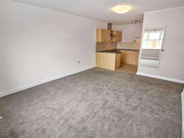 2 bed flat for sale