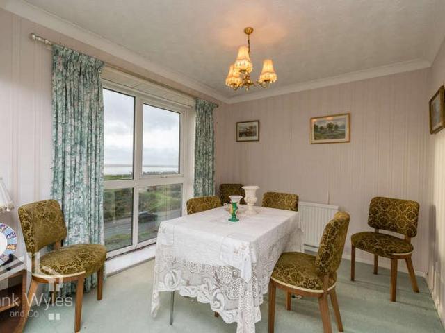 2 bed flat for sale