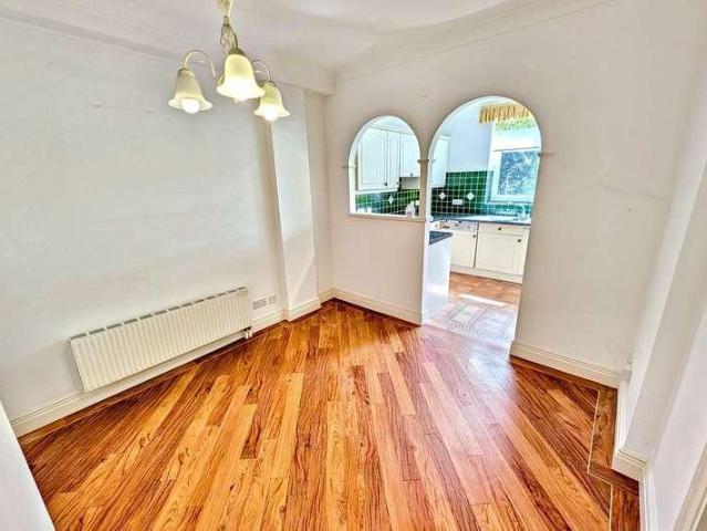 2 bed flat for sale