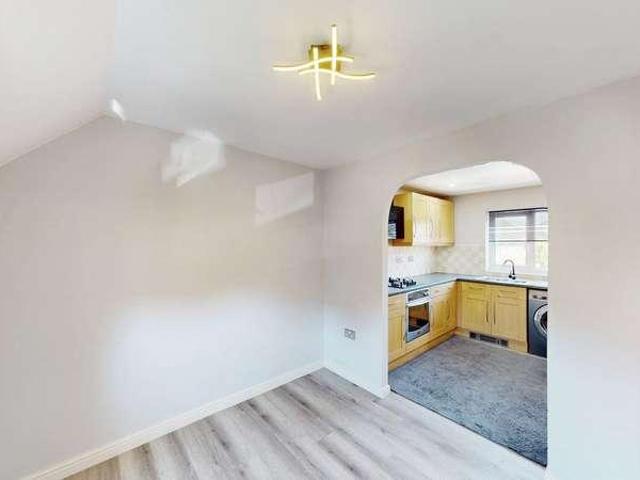 2 bed flat for sale