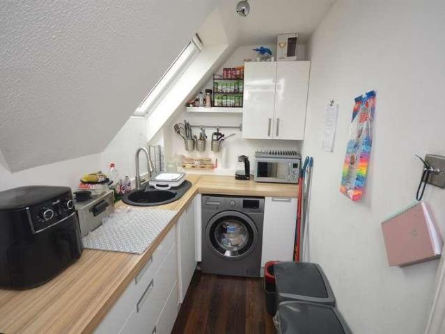 2 bed flat for sale