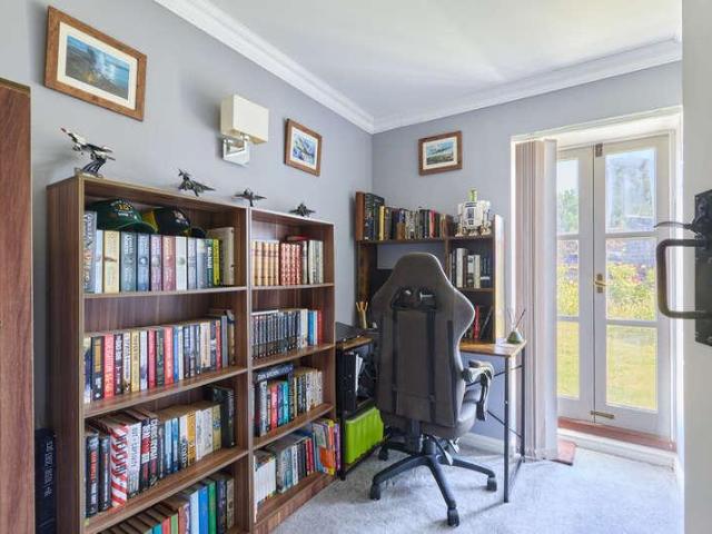 2 bed flat for sale