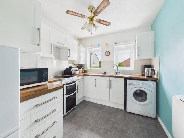 2 bed flat for sale