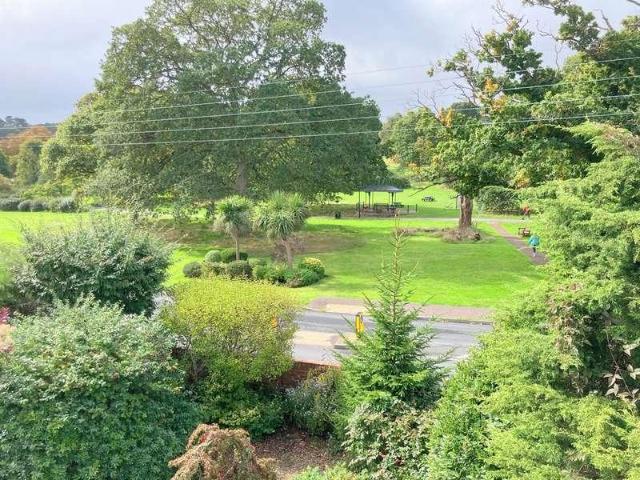 2 bed flat for sale