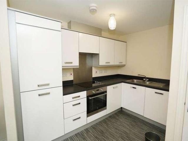 2 bed flat for sale