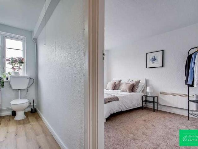 2 bed flat for sale