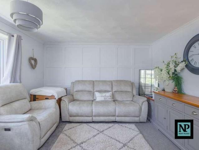 2 bed flat for sale