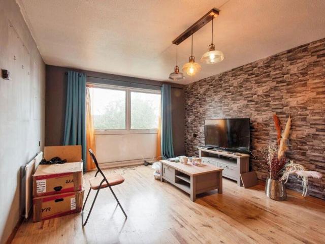 2 bed flat for sale