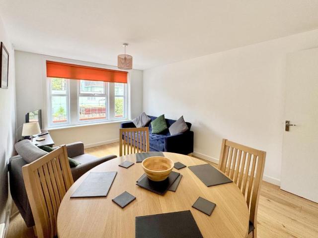 2 bed flat for sale