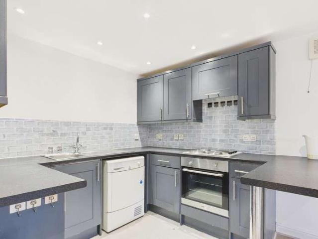 2 bed flat for sale