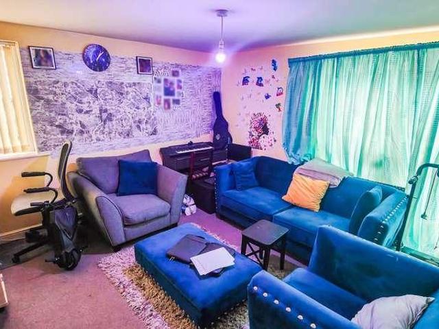 2 bed flat for sale