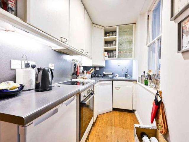 2 bed flat for sale