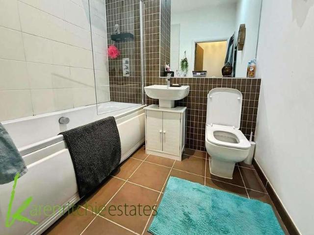 2 bed flat for sale