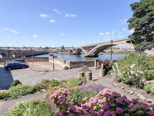 2 bed flat for sale
