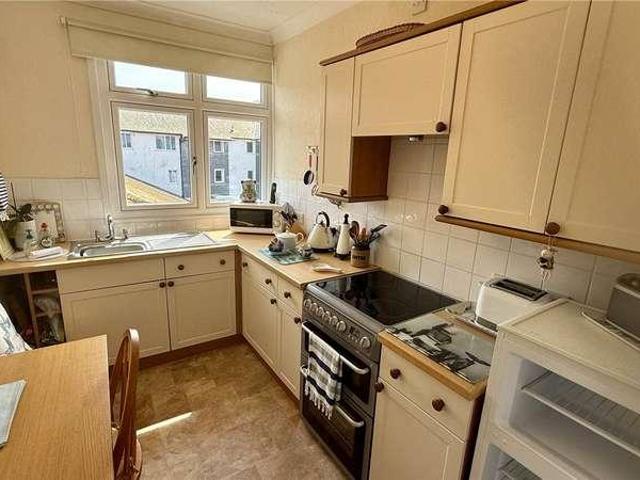 2 bed flat for sale