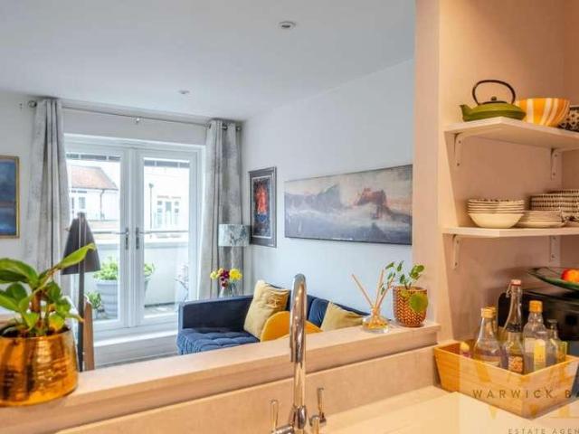 2 bed flat for sale
