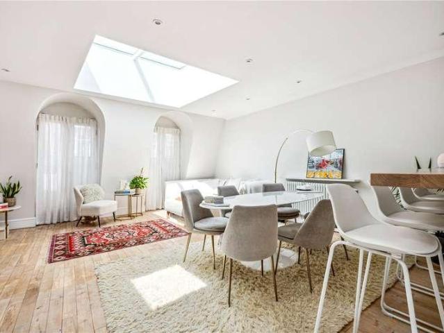 2 bed flat for sale