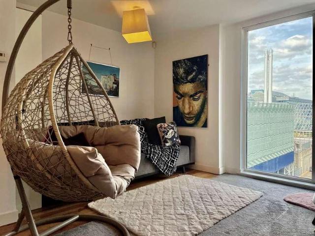 2 bed flat for sale