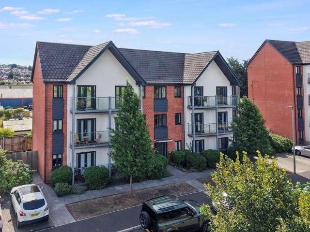 2 bed flat for sale