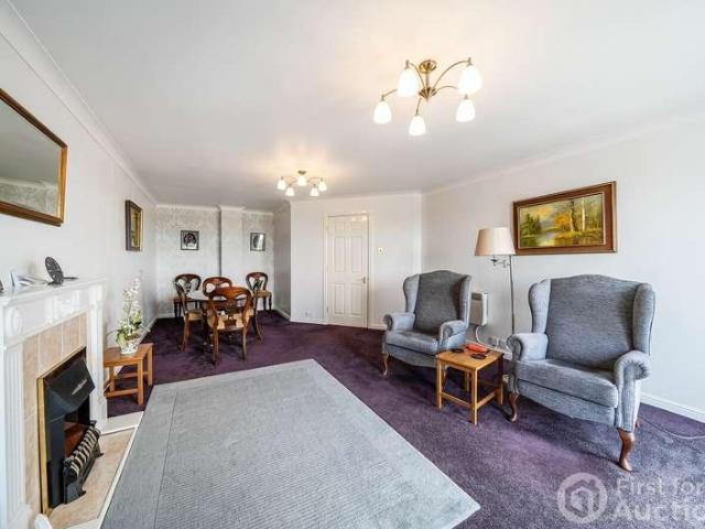 2 bed flat for sale
