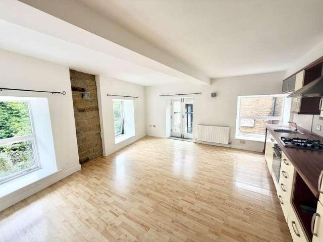 2 bed flat for sale
