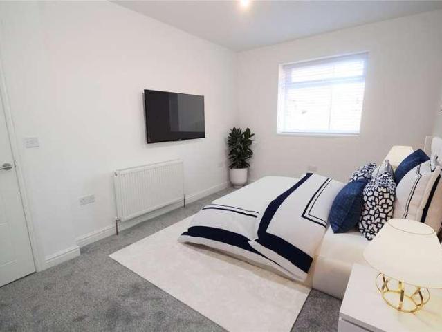 2 bed flat for sale