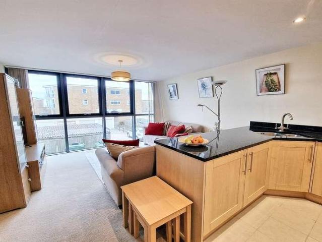 2 bed flat for sale