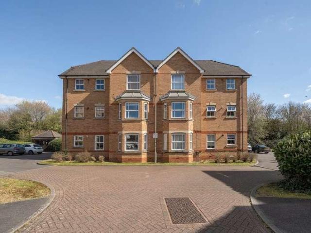 2 bed flat for sale