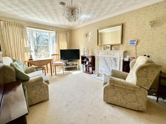 2 bed flat for sale