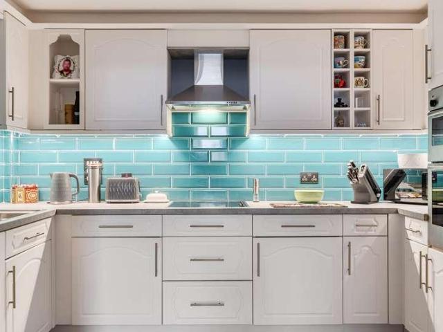 2 bed flat for sale