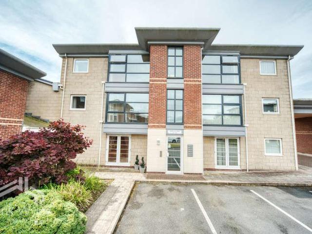 2 bed flat for sale