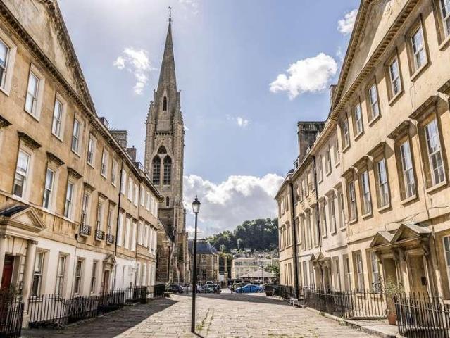 2 bed flat for sale